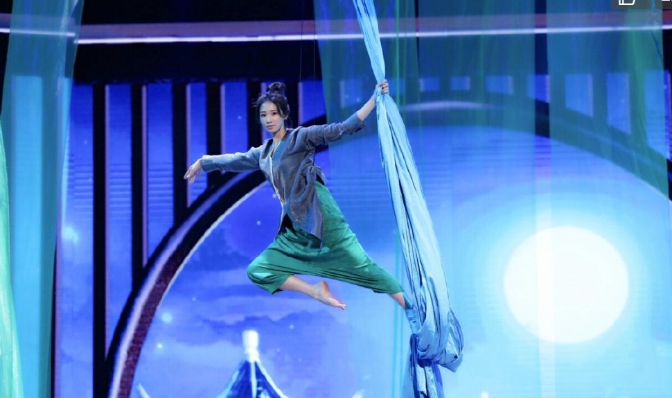 林志玲穿紧身裙秀身材 主动招手亲和力max (52图) -6park.com