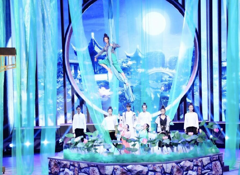 林志玲穿紧身裙秀身材 主动招手亲和力max (52图) -6park.com